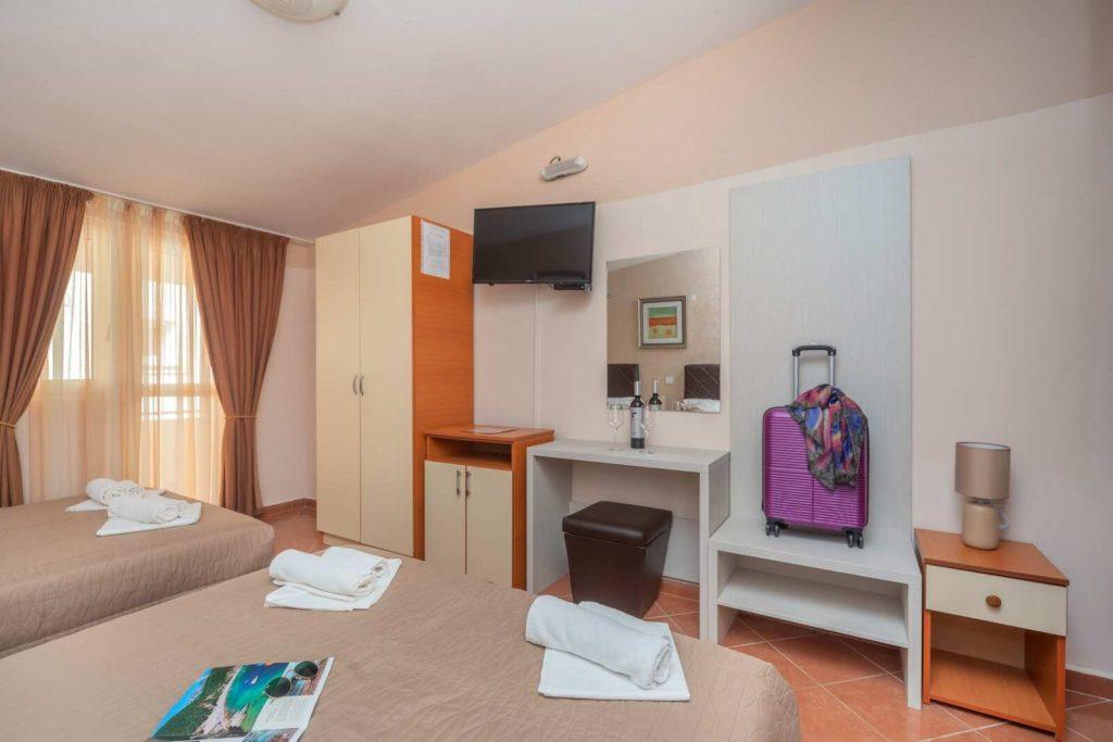 Studio apartmani Lara 3*- Čanj 2026 – Sim Tours